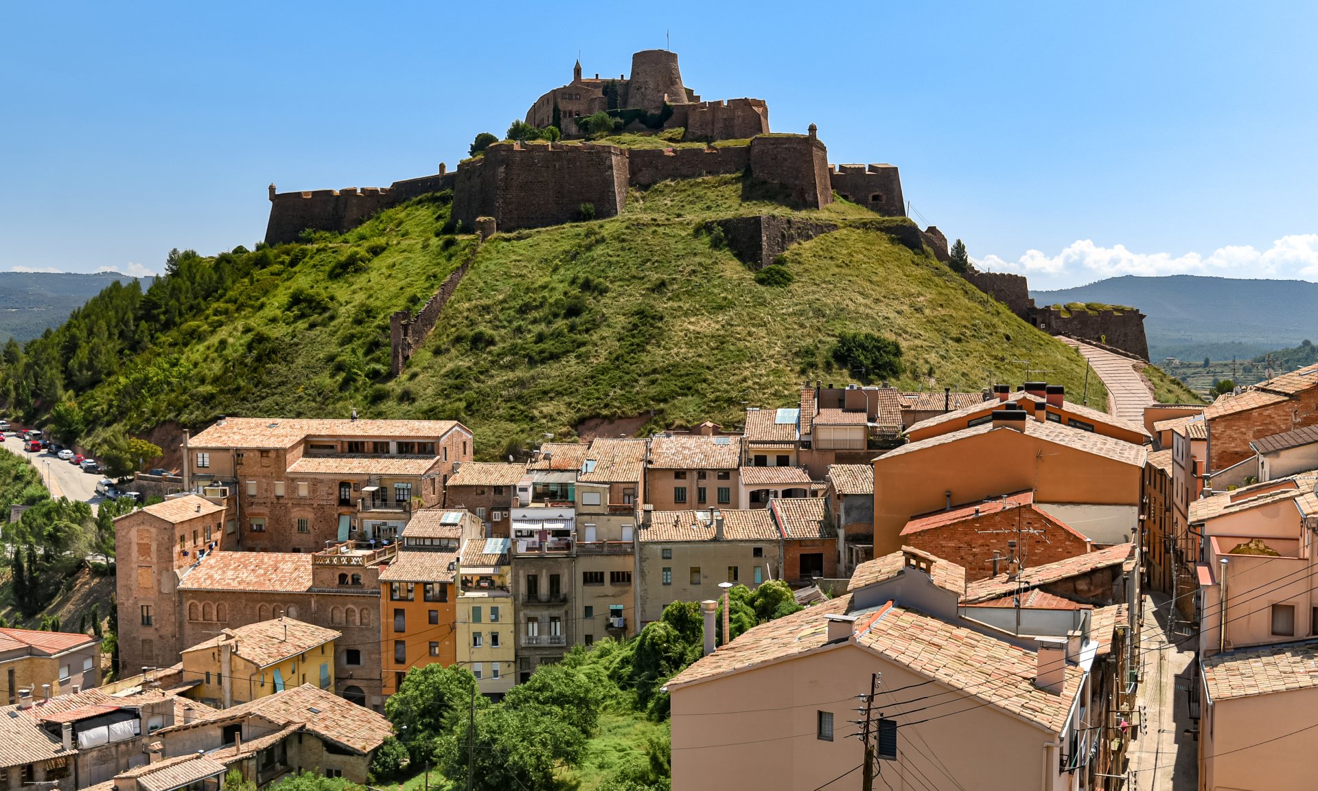 Cardona: historia, naturaleza y descanso en Cataluña | Guiaturista.es ...